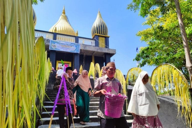 Di Masjid Walima Emas, Warga Bongo-Gorontalo Gelar Maulid